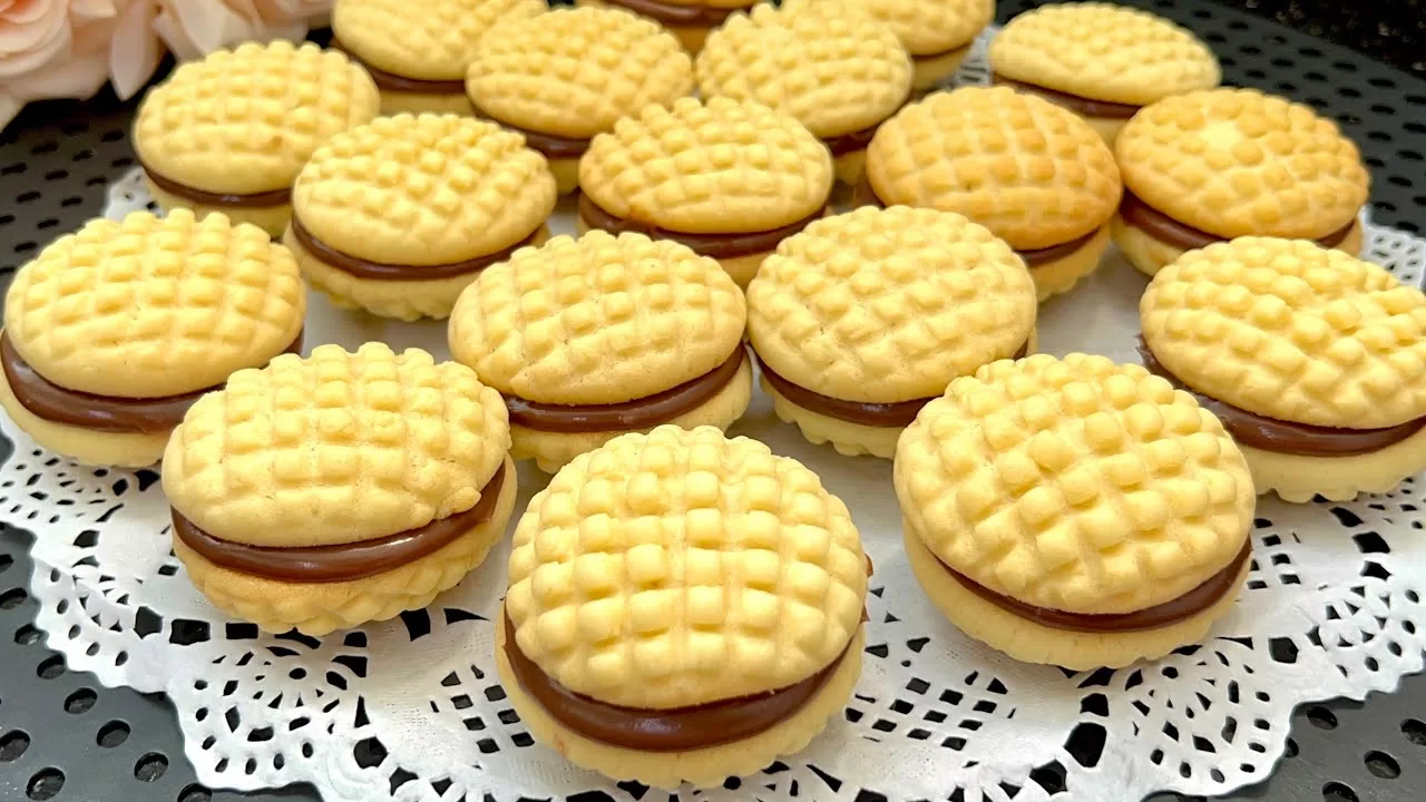 Recipe For Irresistible Biscuit Filled With Chocolate